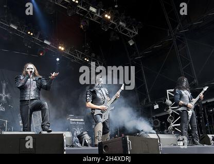 Thomas Nilsson de Dark Funeral se produire sur scène le deuxième jour ...