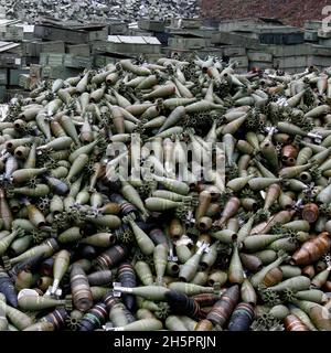 Munitions en attente de démolition à l'incinérateur de déchets ...