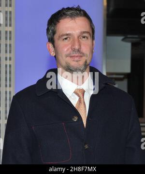 Jérémie Robert, consul général de France à New York, assiste à la ...