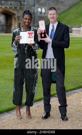 Madame Sharon White et son mari Sir Robert Chote ont reçu les prix qu ...