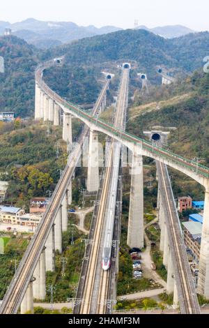 211214 -- GUIYANG, 14 décembre 2021 -- une photo aérienne prise le 26 ...
