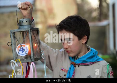 Les scouts ont apporté la lumière de Bethléem en République tchèque ce ...