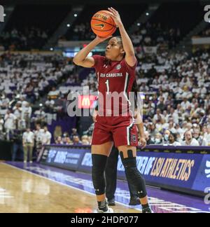 South Carolina's Zia Cooke, center, drives between Missouri's Aijha ...