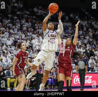South Carolina's Zia Cooke, center, drives between Missouri's Aijha ...