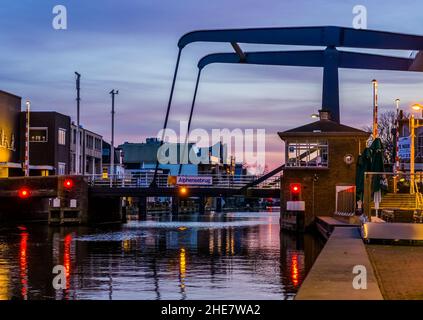 La ville populaire bridge alphensebrug à Alphen aan den Rijn, aux Pays ...