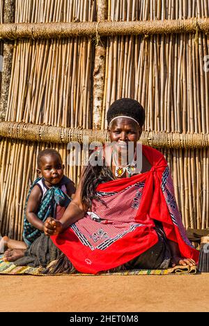 Chef de village, coutumes traditionnelles dans le village africain réel ...