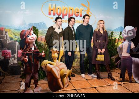 Acteurs Thomas Solivérès, Nicolas Maury et actrice Chloé Jouannet à la ...