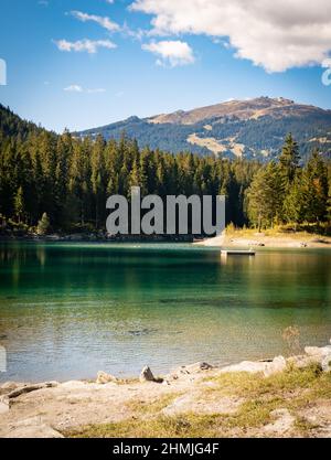 Panorama du paysage de Caumasee - Lac Cauma en juin, près de Flims ...