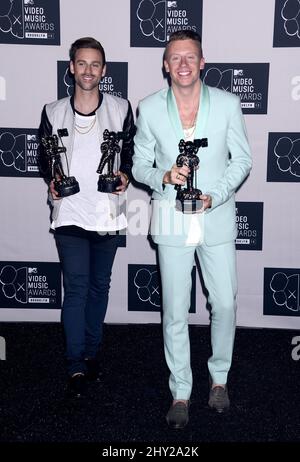Macklemore et Ryan Lewis sont en coulisses dans la salle des prix du ...