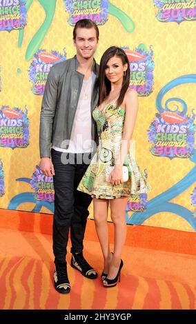 Victoria Justice et Pierson Fode participant aux MTV Movie Awards 2014 ...