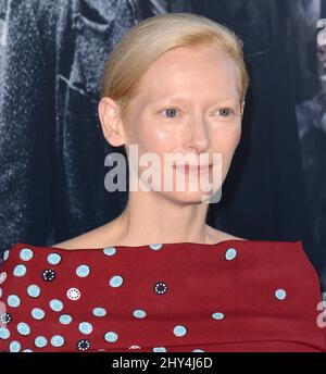 Tilda Swinton assiste à la première soirée d'ouverture de 'Snowpiercer ...