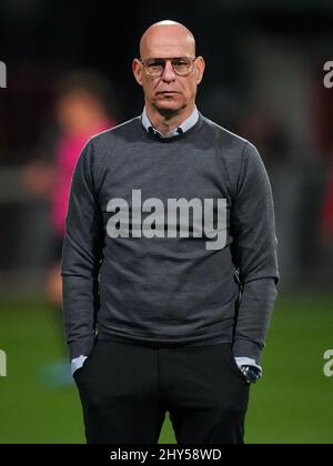MAASTRICHT, PAYS-BAS - JANVIER 15: Coach Klaas Wels de MVV Maastricht ...