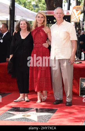 Claire Danes (au centre) avec Carla Danes et Christopher Danes comme ...