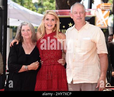 Claire Danes (au centre) avec Carla Danes et Christopher Danes comme ...