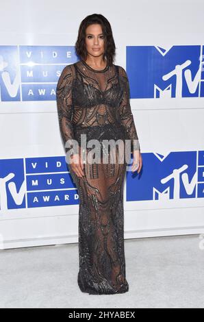 Ashley Graham arrive aux MTV Video Music Awards 2016 à Madison Square ...