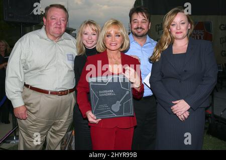 Barbara Mandrell s'est intronisée au Music City Walk of Fame qui s'est ...
