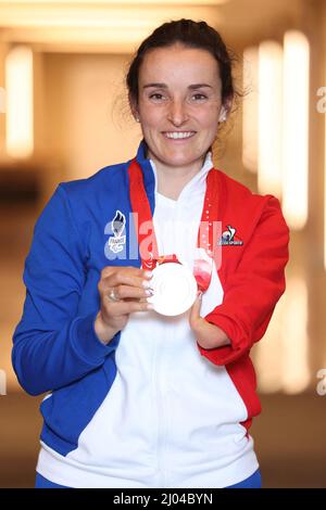 Marie Bochet, médaillée de ski paralympique française, pose lors d'un ...