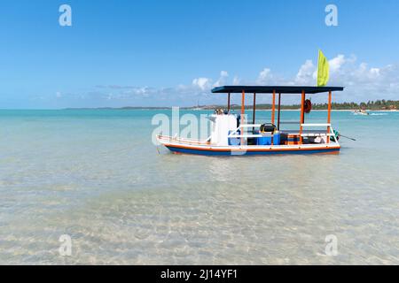 Plage de Maragogi, vue sur Moses Path. Un sentier de sable au milieu de ...