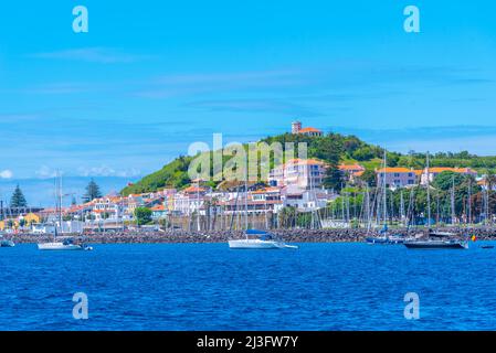 Bord de mer de la ville portugaise Horta à l'île de Faial, Açores Photo ...