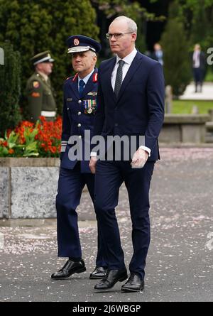 Le Lieutenant général Sean Clancy (à gauche) avec Taoiseach Leo ...