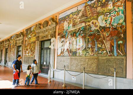 Histoire aztèque des peintures murales réalisées par Diego Rivera dans ...