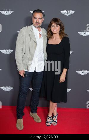 Maxime Chattam et son épouse Faustine Bolaert assistent à la première ...