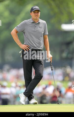 20 mai 2022 : Jordan Spieth taille son putt au 6th trous lors du ...