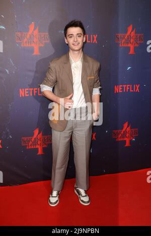 Noah Schnapp participe à la première mondiale de la saison 4 de ...