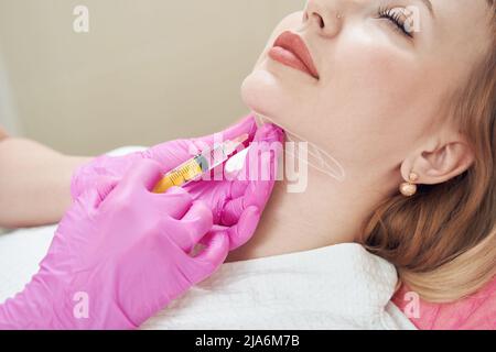 Traitement par injection avec effet anti-cellulite en clinique de ...