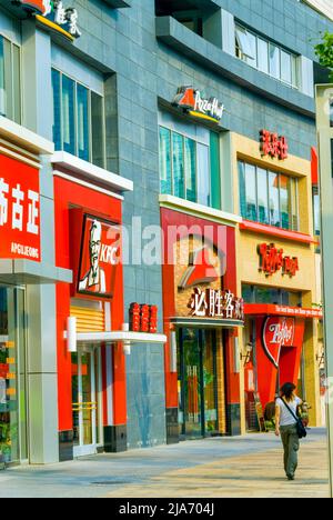Pékin, CHINE- Entreprises américaines, Street Scene wirh Foreign ...