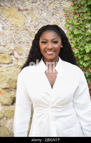 Séance photo avec l'actrice Fatou Kaba lors du Festival du film de demi ...