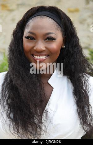 Séance photo avec l'actrice Fatou Kaba lors du Festival du film de demi ...