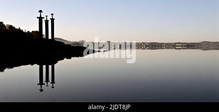 Le monument 'Sverd i stein' (épées dans la roche) de Fritz Røed, montre ...