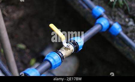 Vanne d'eau connectée au raccord de tuyau en PVC Photo Stock - Alamy