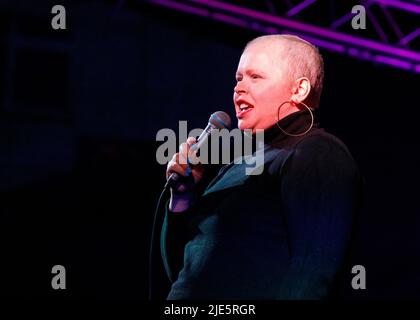 Laura Smyth, comédien stand Up, comédie en plein air, festival ...