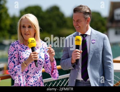 La BBC Presentre Mark Wooldridge (à droite) et Tracy Austin le huitième ...