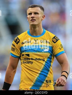 Ash Handley #5 de Leeds Rhinos va plus pour un essai et fait le score 0 ...