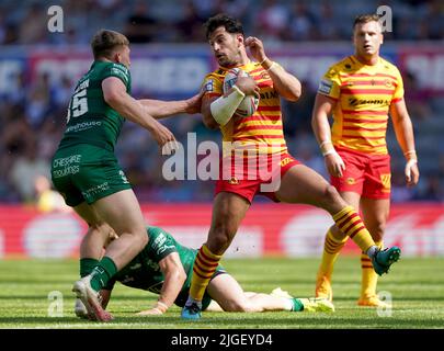 Matty Nicholson de Warrington Wolves est affrontée par Jake Wardle de ...