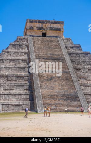 Escalier du temple Pyramide de Kukulcan El Castillo, Chichen Itza, Yucatan, Mexique ...