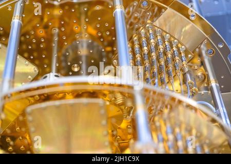 Garching, Allemagne. 14th juillet 2022. Un cryostat d'un ordinateur ...