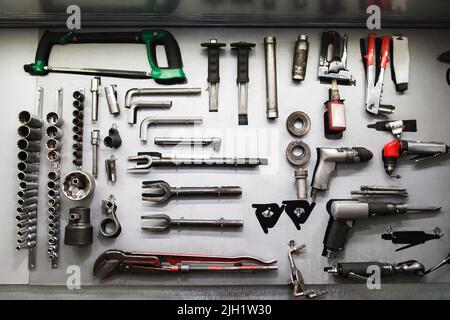 Les outils de mécanique professionnel pour auto service et réparation ...