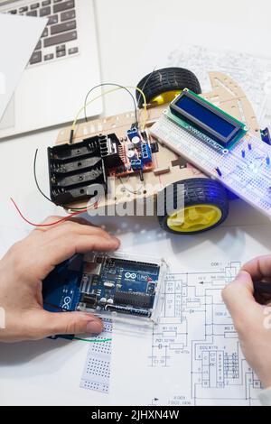 Création de robotique avec microcontrôleur arduino uno Photo Stock - Alamy