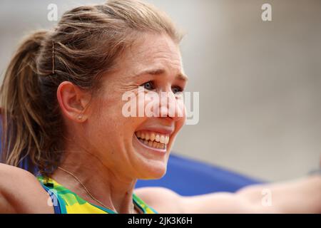 Jessica Stenson, une australienne, célèbre la médaille d'or du Marathon ...