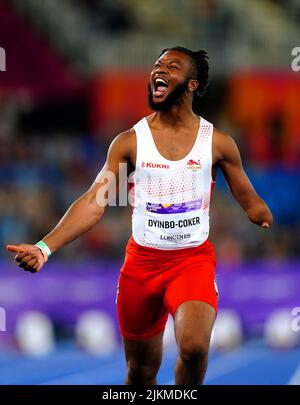 Emmanuel Temitayo Oyinbo-Coker, en Angleterre, célèbre la victoire de la finale masculine T45-47 ...