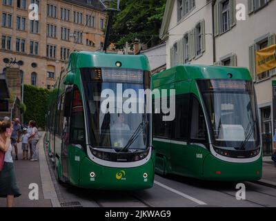 Bâle, Suisse - 8 juillet 2022: Transports en commun dans la ville ...