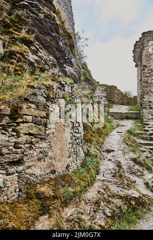 Les ruines d'un ancien château à Loenburg, Monreal, Eifel en Allemagne ...