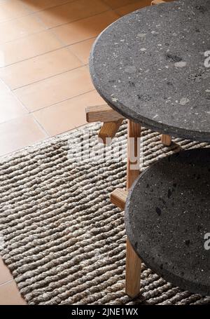 table basse côté ou centrale de designer, dessus en pierre naturelle ...