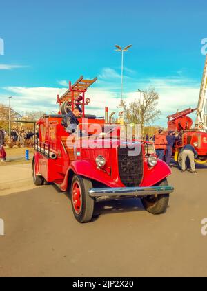 Le camion de pompiers Ford V8 est un véhicule américain classique de ...