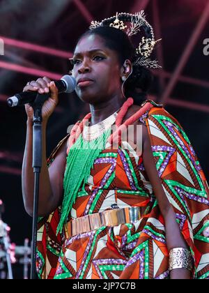 Eno Williams, chanteur et parolier britannique-nigérian, accompagné du ...