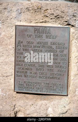 La Pania de la statue de récif représentant une jeune fille maorie est ...